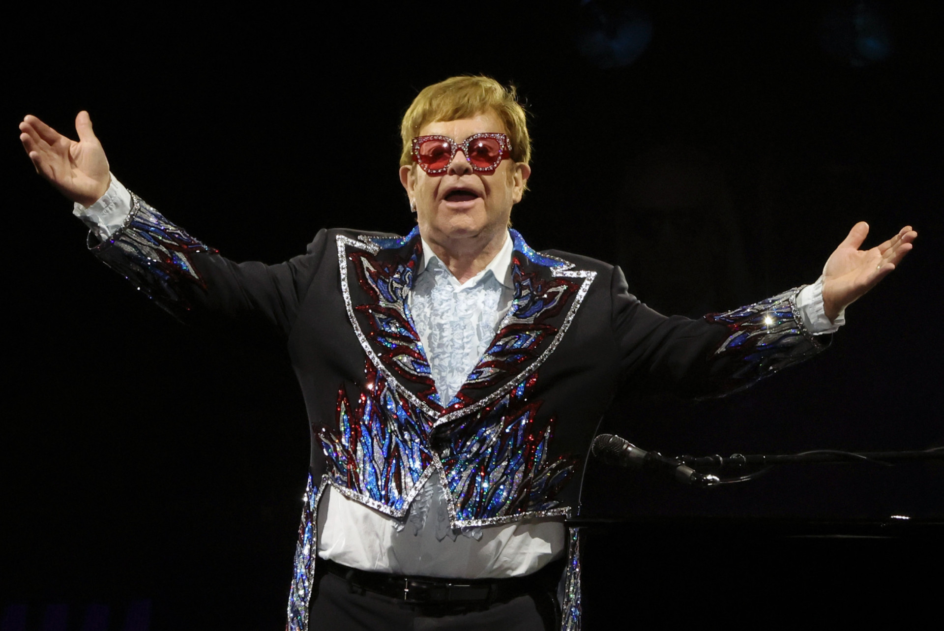 Backup singers who took the spotlight