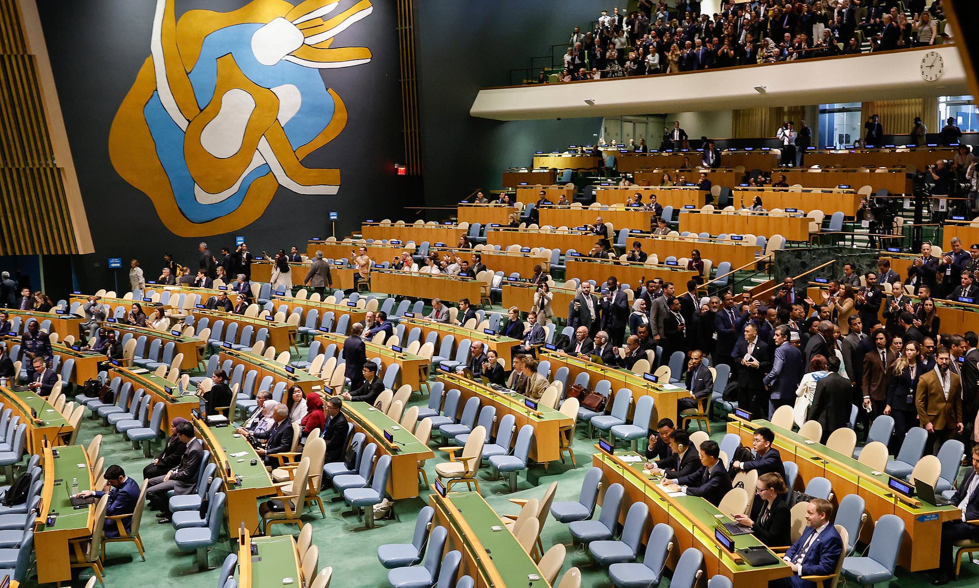 Delegates storm out of UN assembly as Netanyahu begins speech defending ...
