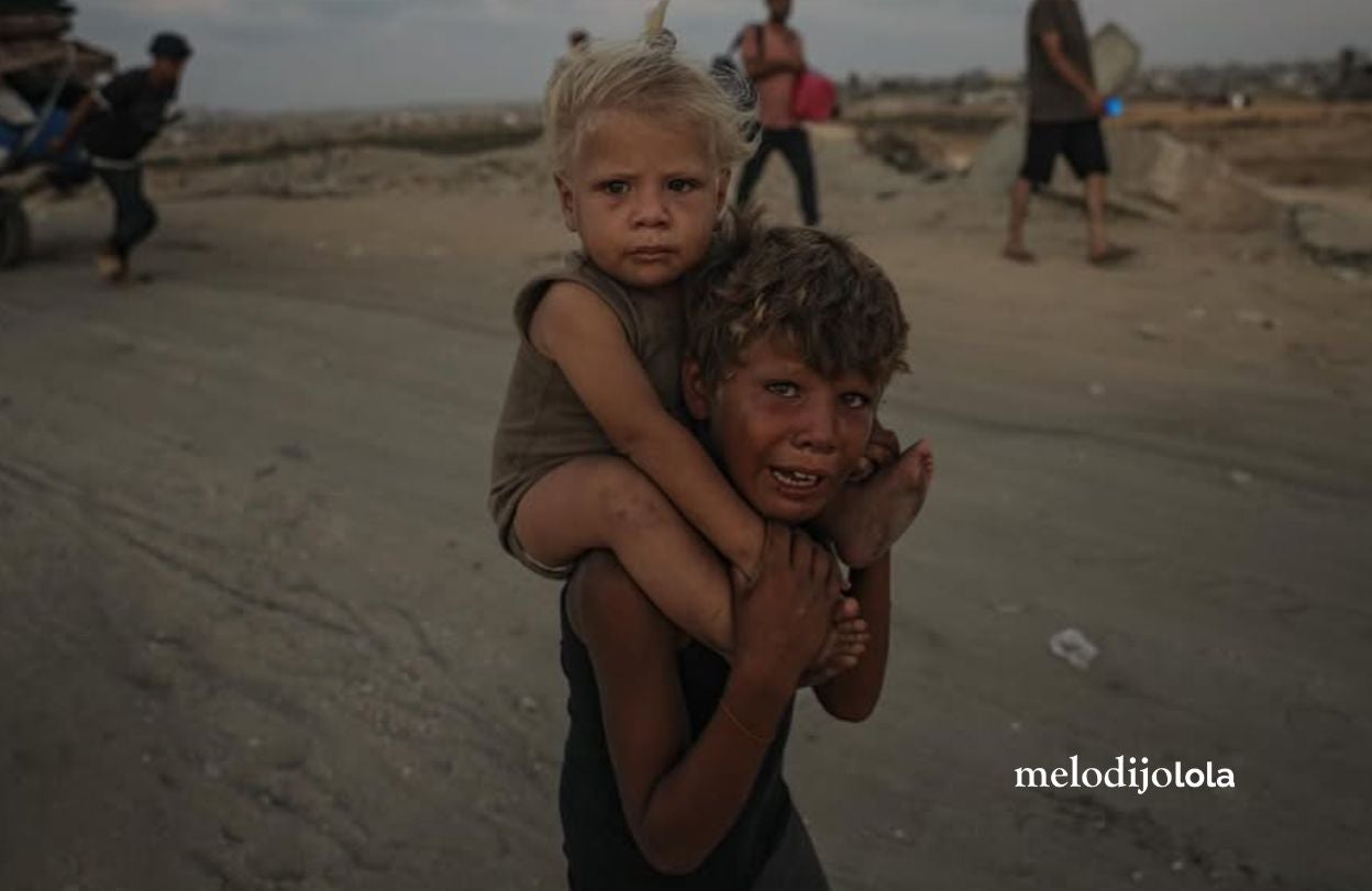 Niño que cargó a su hermano en Gaza se reencuentra con su familia ...