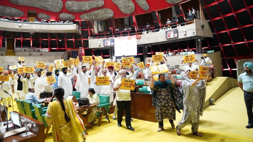 PM's Rs 1,600 crore Punjab relief a ‘jumla': AAP MLAs protest in Assembly