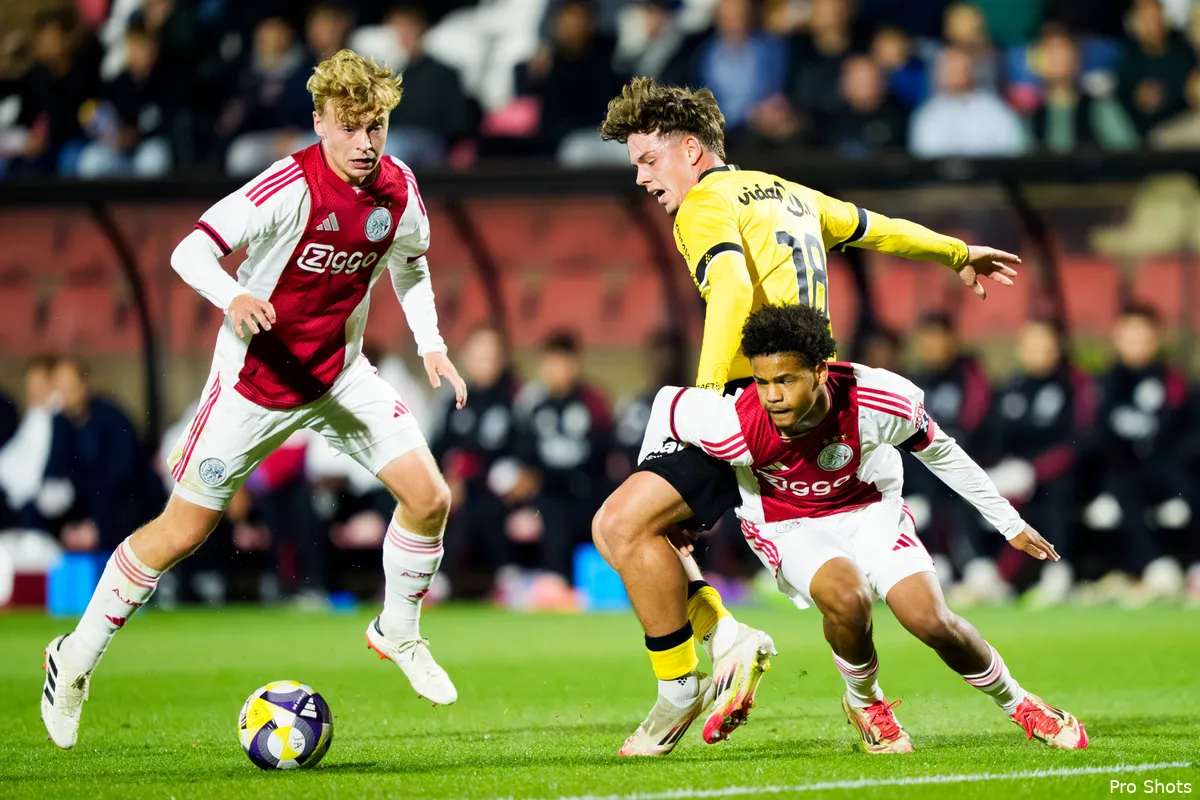 Jong Ajax verliest opnieuw; VVV Venlo wint met 2-4 van Amsterdammers