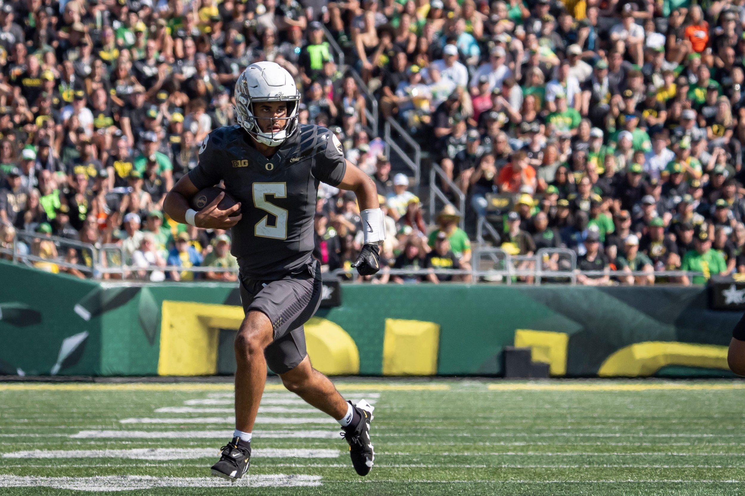 Dante Moore: The Forgotten Talent in Oregon’s Quarterback Room