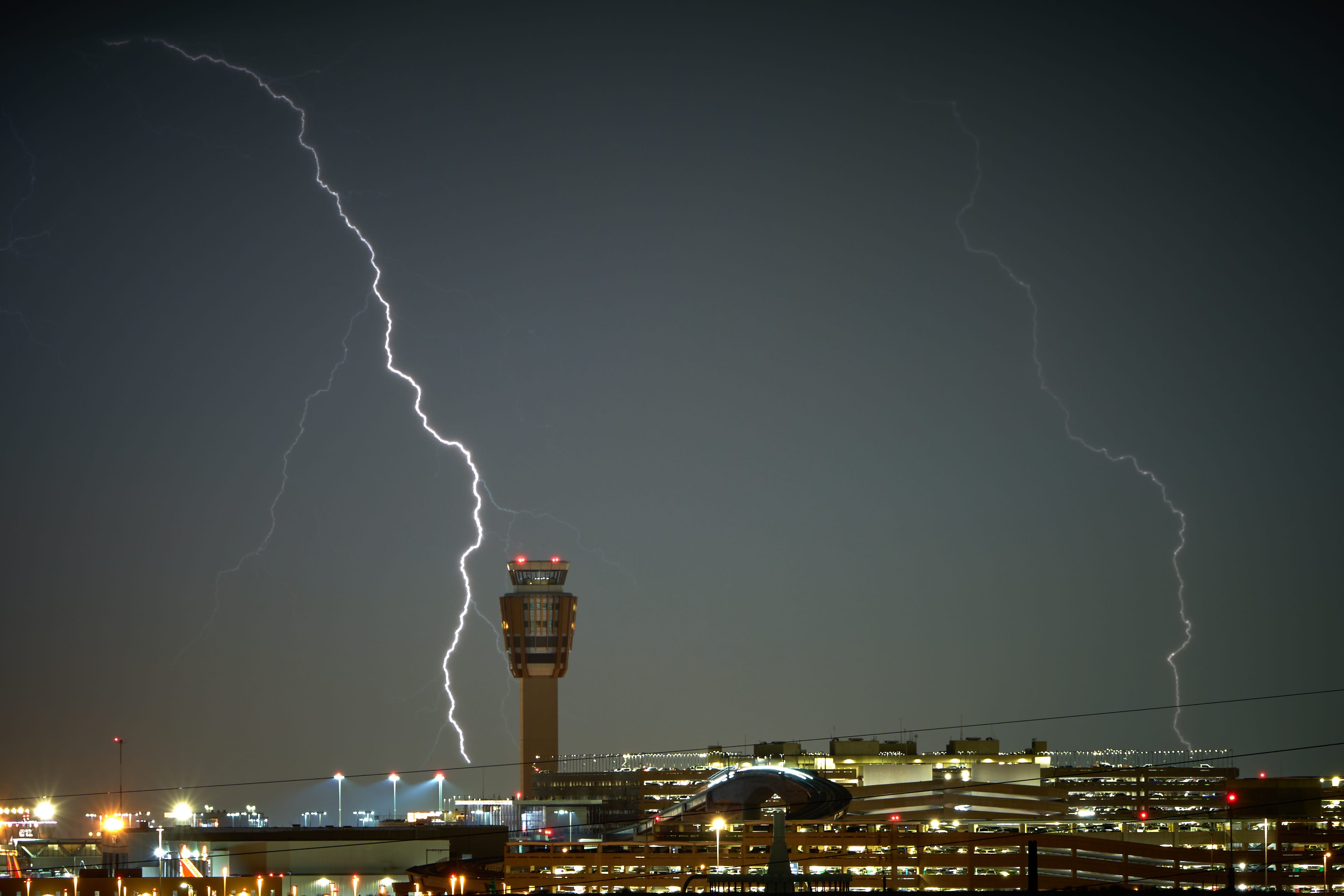 Sky Harbor flights delayed, canceled. Here's why and what travelers ...