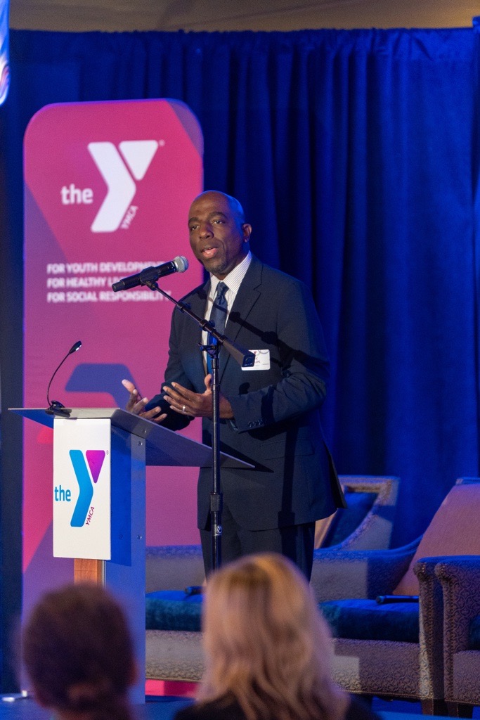 Hundreds gather at symposium emceed by 8News’ own Eric Philips to ...