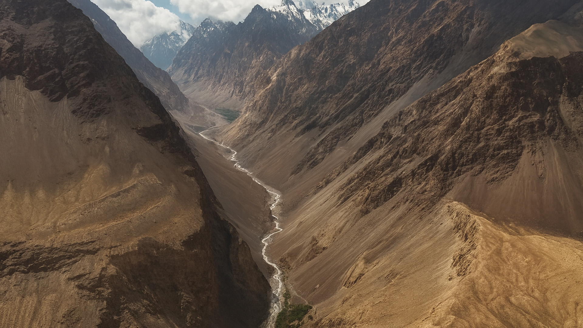 Basid Dara Valley Pakistan – Narrow Mountain Gorge in 4K