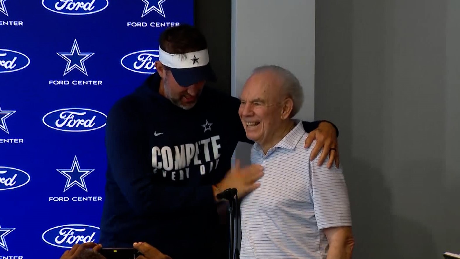 Roger Staubach crashes Dallas Cowboys head coach Brian Schottenheimer's ...