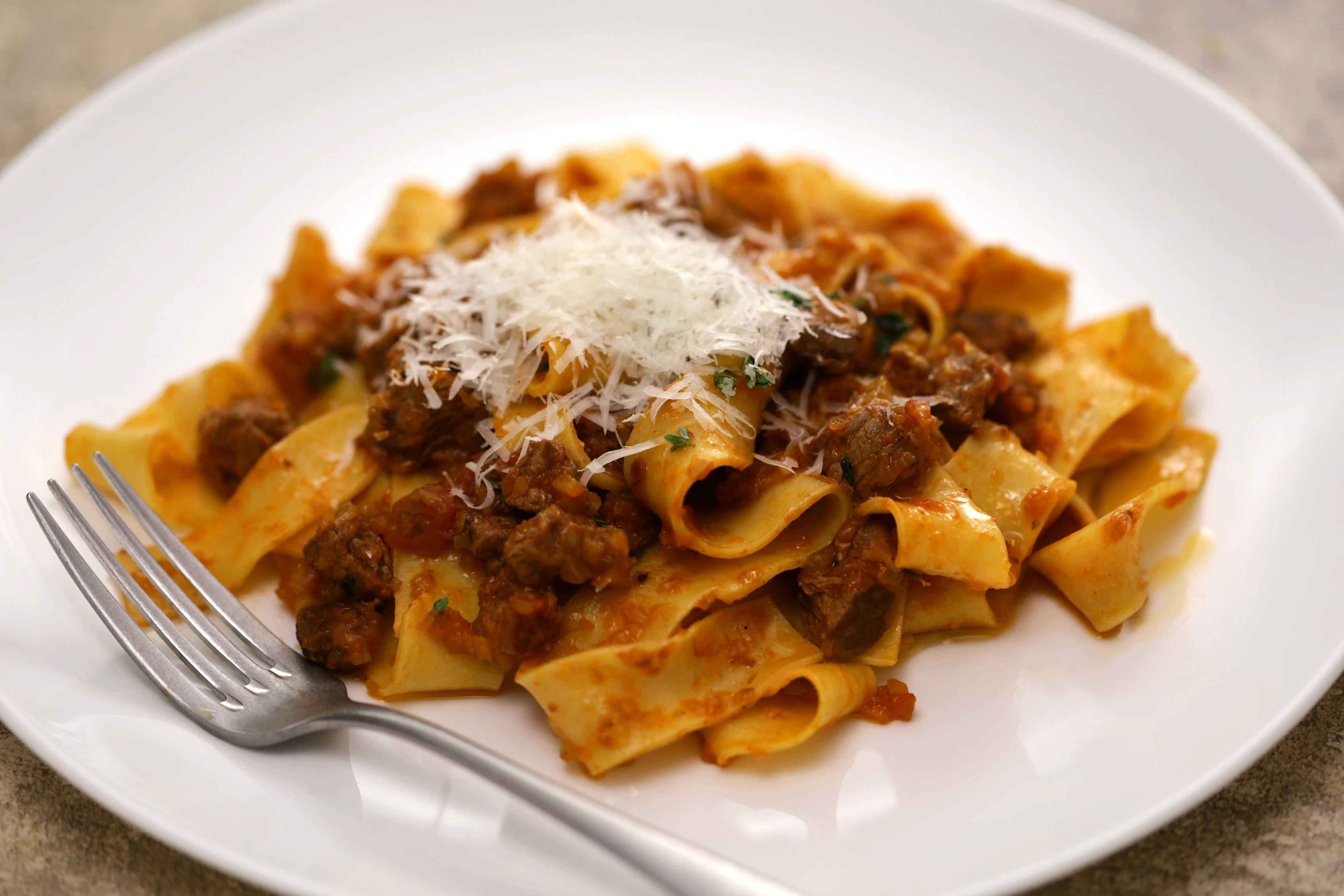 Cómo hacer pappardelle con ragù de cordero