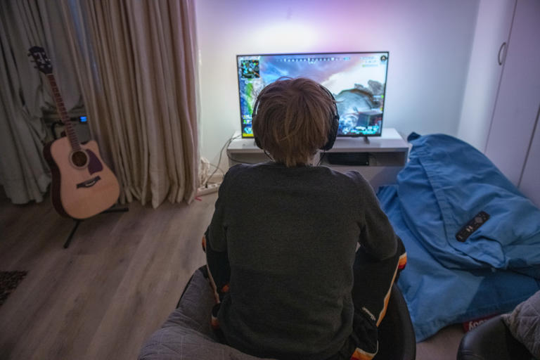 Zo worden tieners geronseld voor duistere zaken als spioneren: 'Begint ...