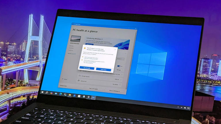 Poll shows most readers plan to stay on Windows 10