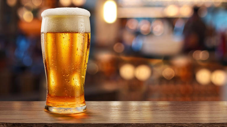 7 Discontinued Old-School Beers Everyone Used To Drink