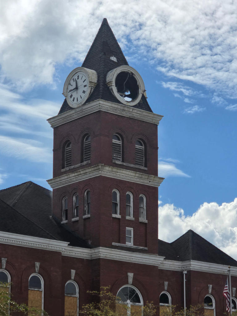 Fire damages historic Wayne County courthouse in Jesup