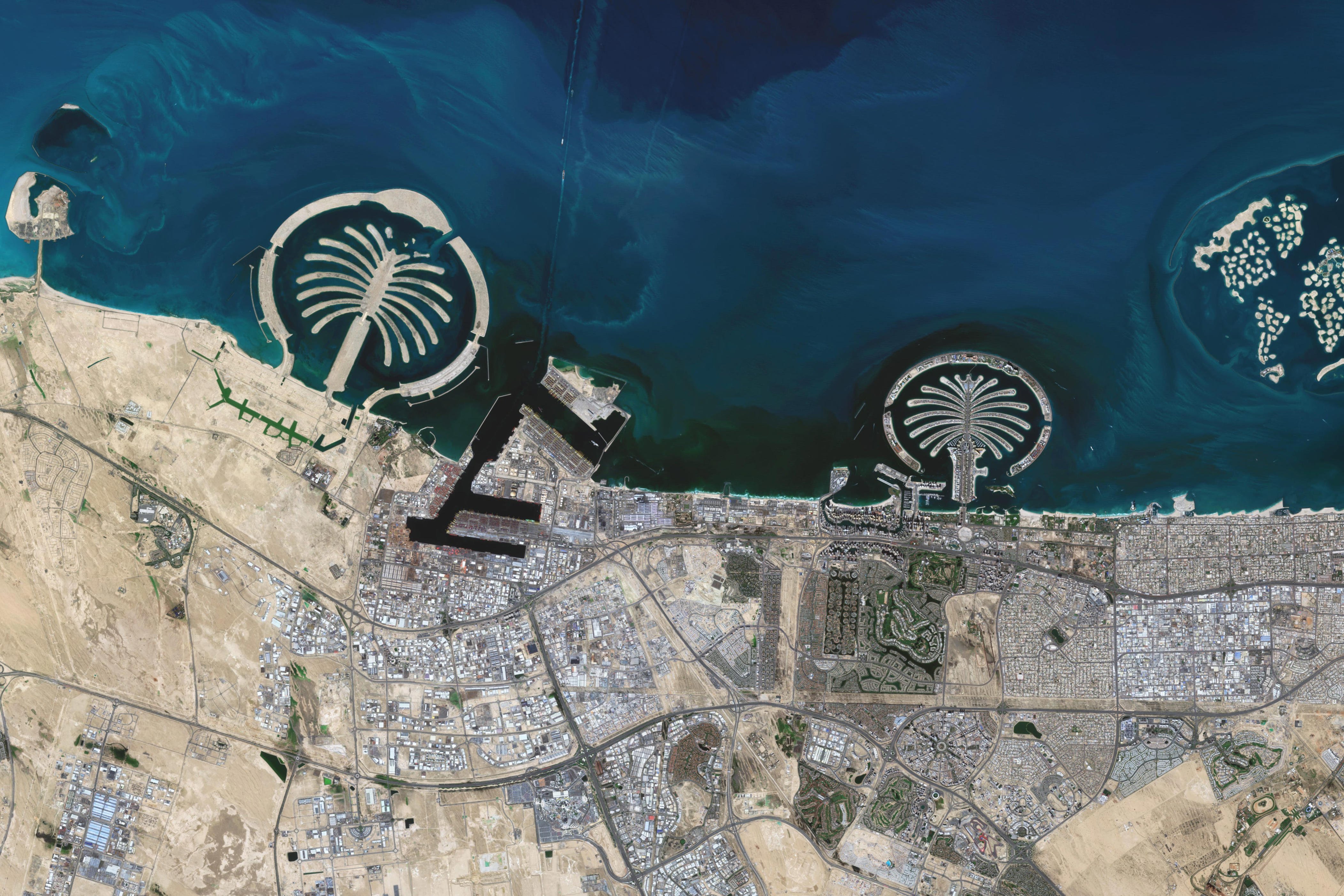 10 landmarks you can see from space