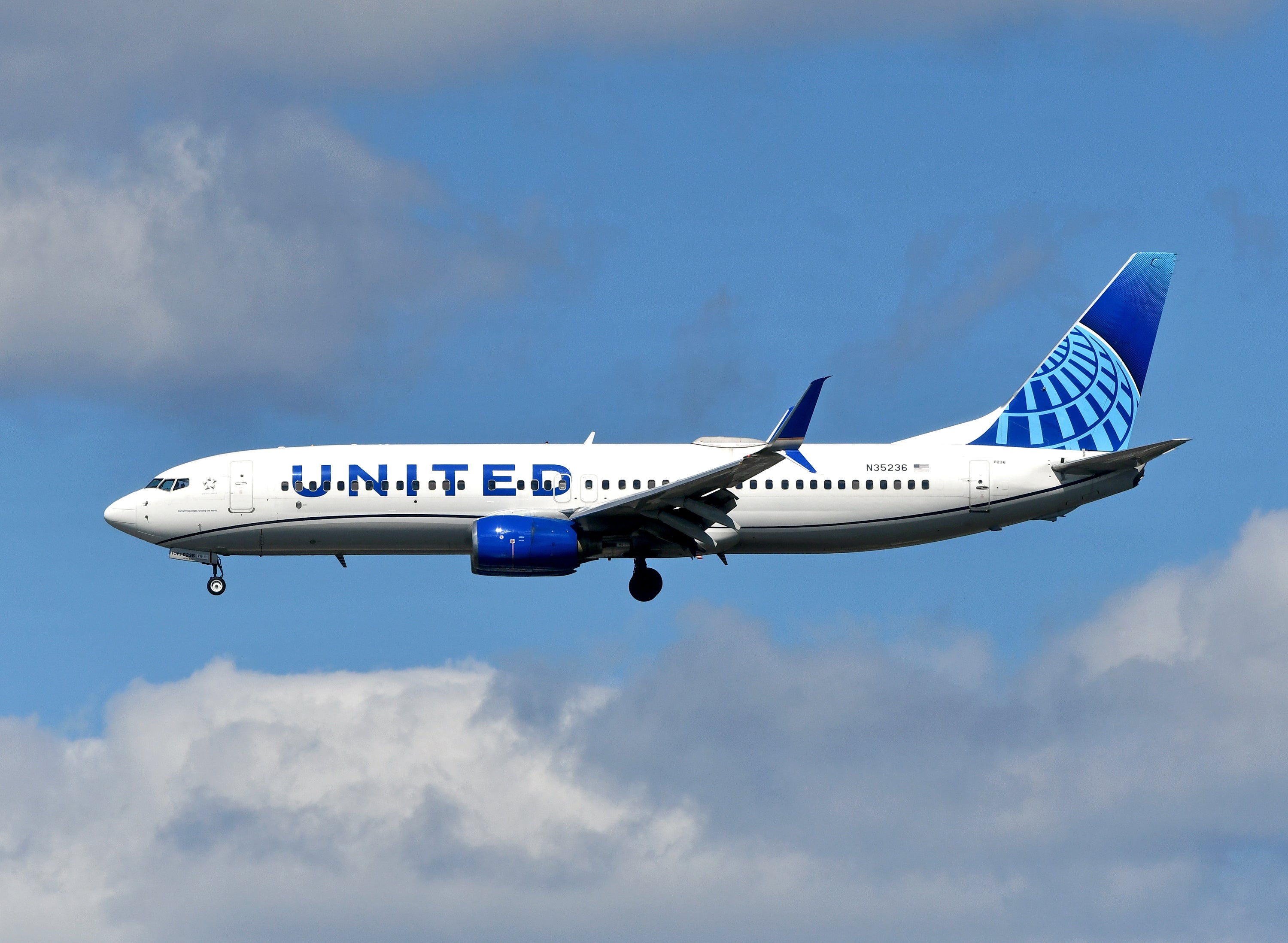 United’s First Starlink-Equipped Mainline Jet Will Fly From Newark to ...