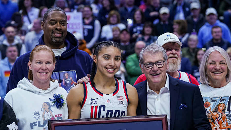 Azzi Fudd surprisingly disses gf Paige Bueckers for her all-time UConn team