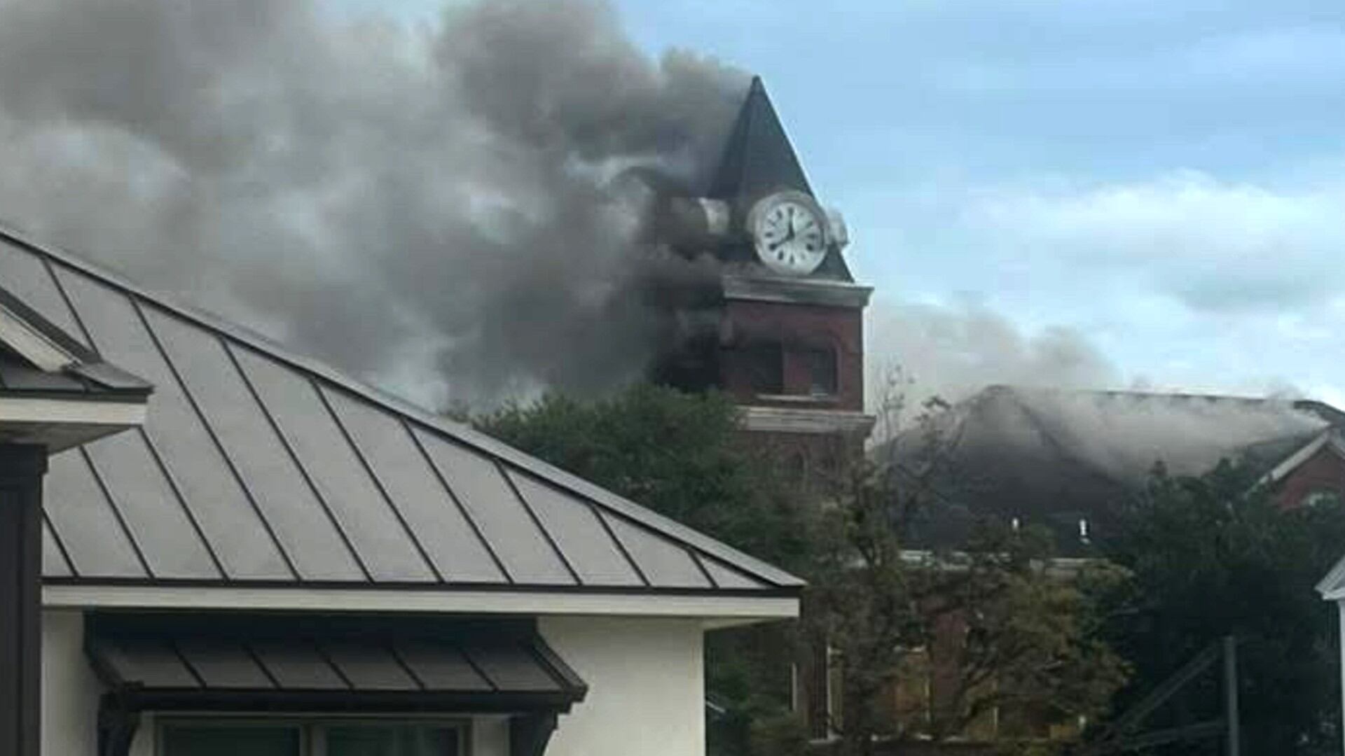 Fire damages historic Wayne County courthouse in Jesup