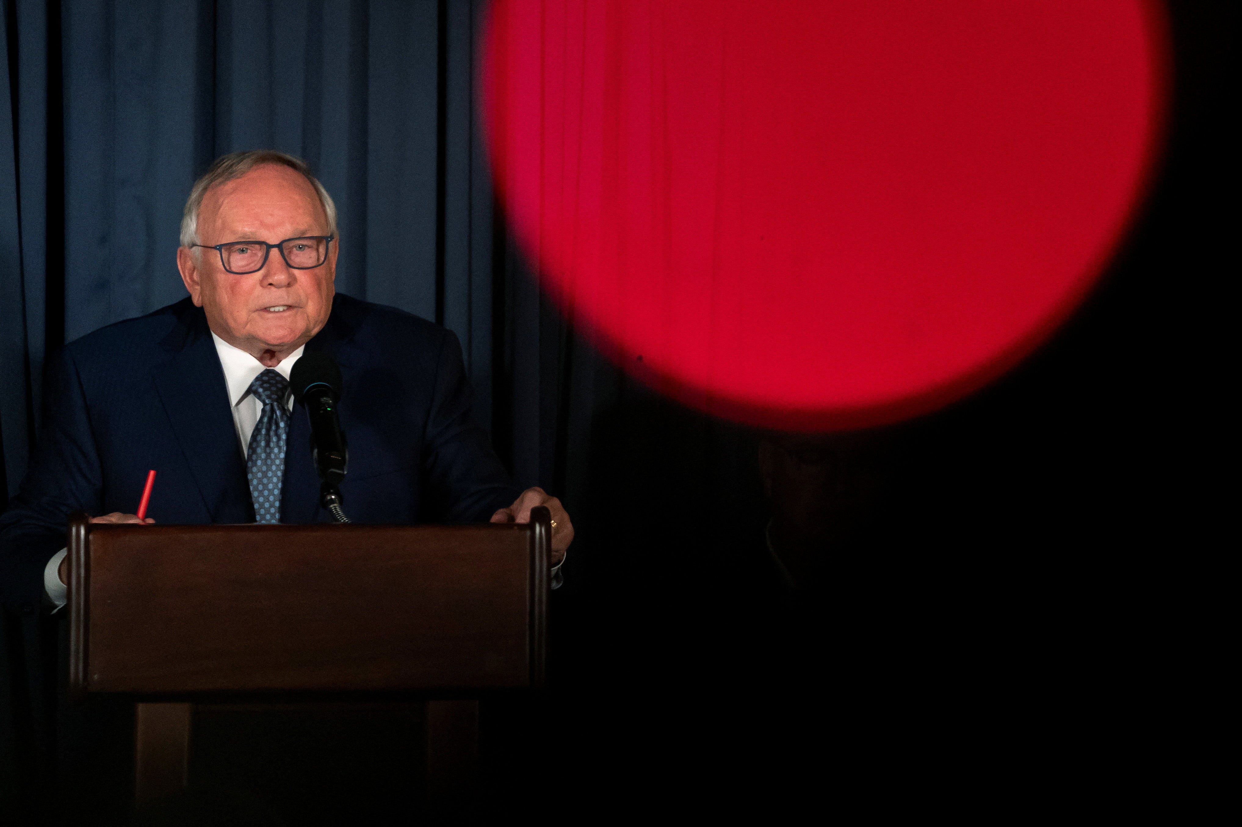 Widow of DC plane crash victim sues airlines, US government