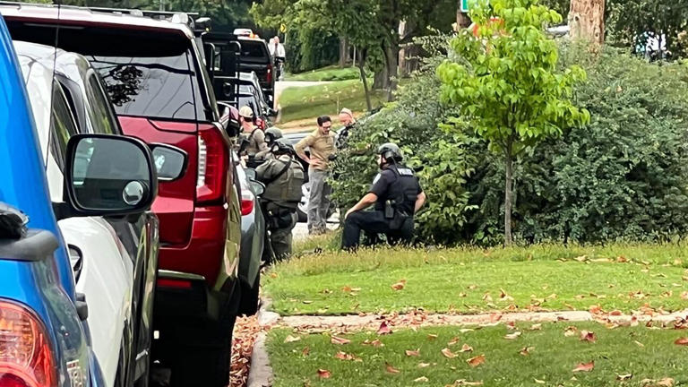 Appleton police say potential homicidal man barricaded himself in vehicle