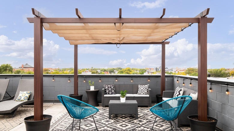 Arbor Vs. Gazebo Vs. Pergola: What's The Difference?