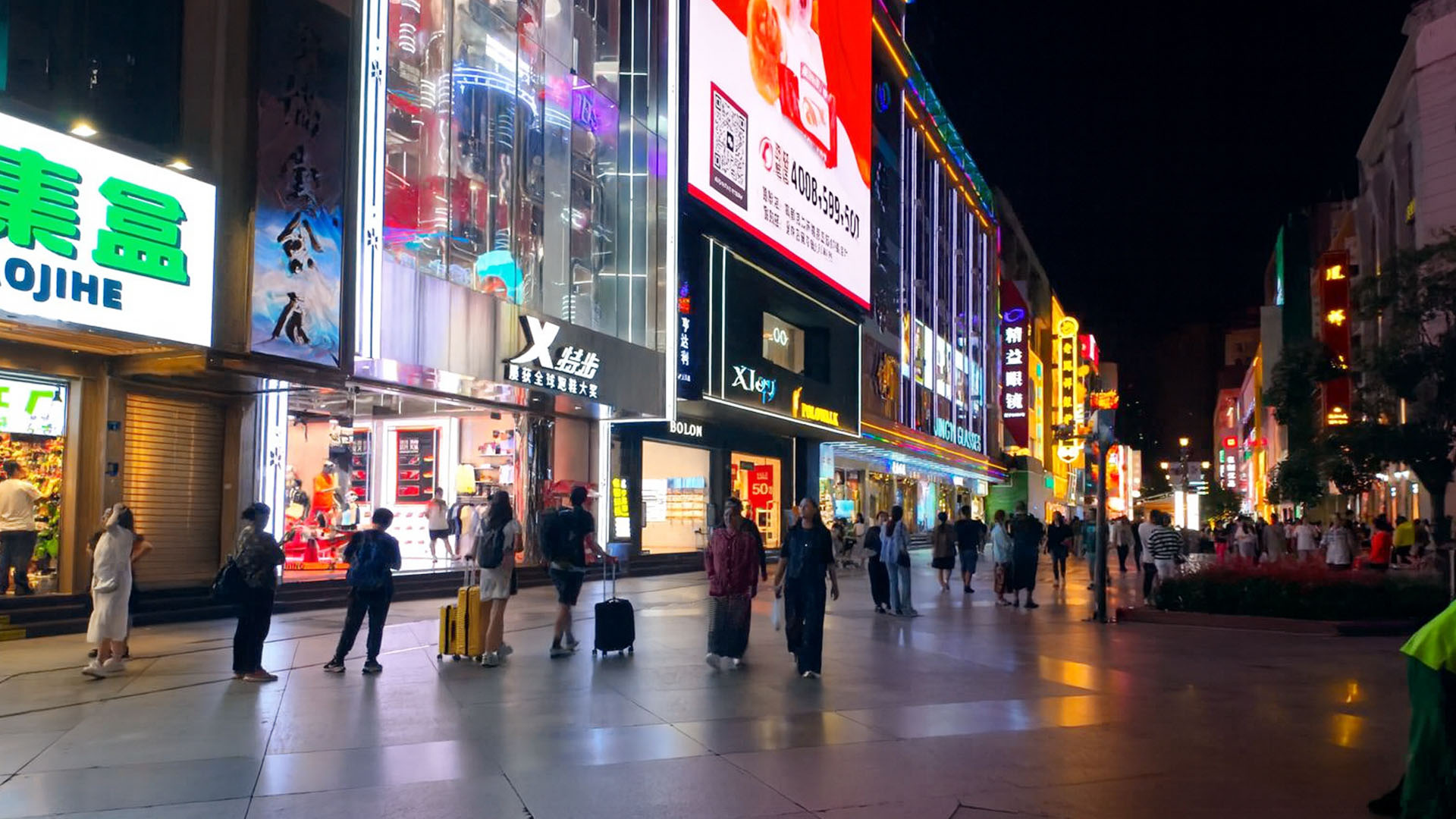 Chengdu Night Life on Chunxi Road – China 4K