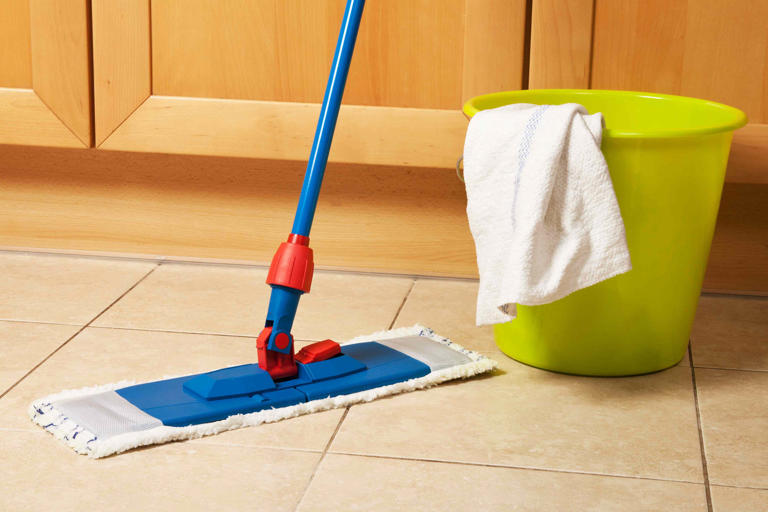 How To Clean Floors Using Just Vinegar And Water
