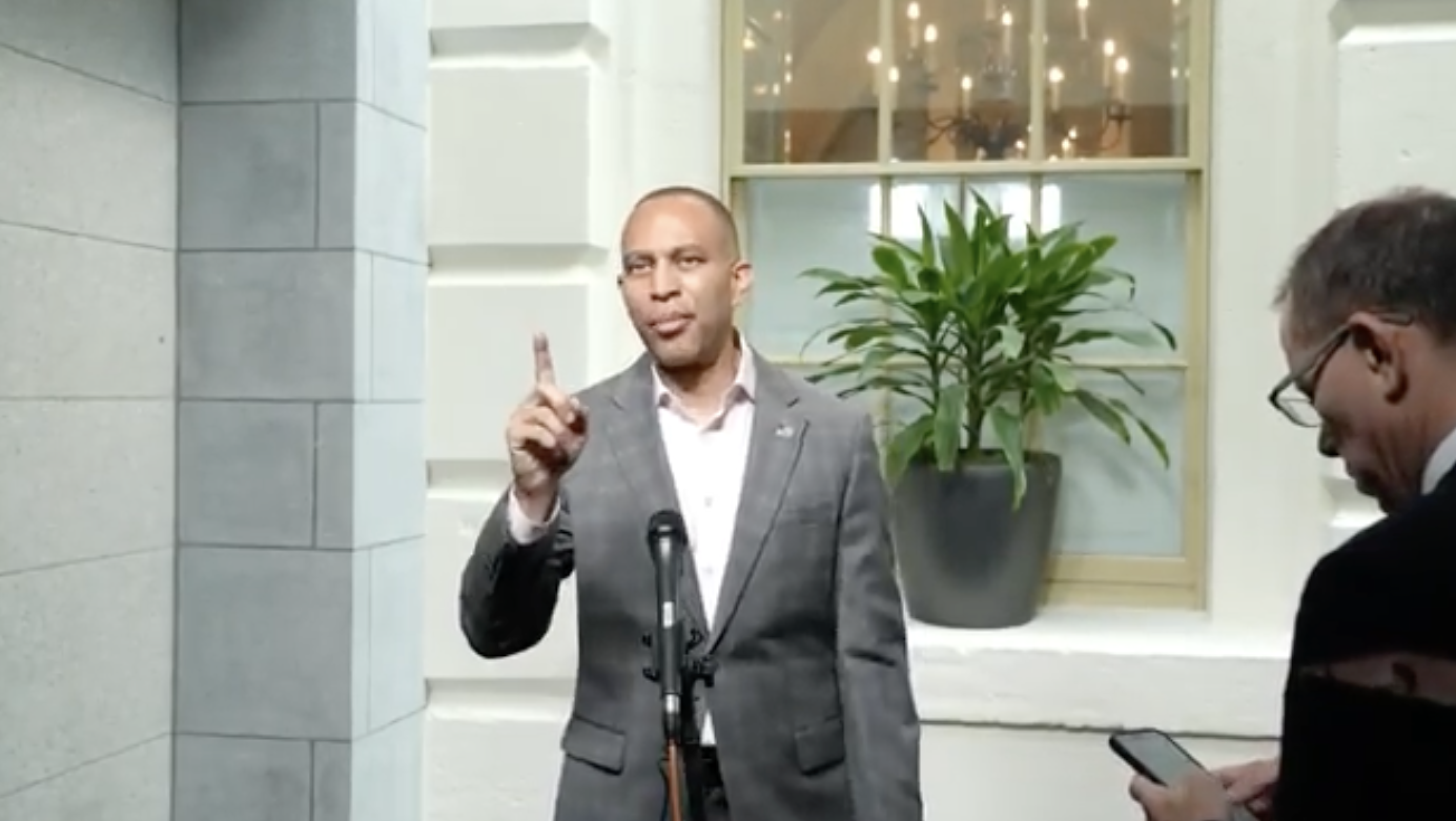 'Even Trump Should Be Able To Understand': Hakeem Jeffries Goes ...