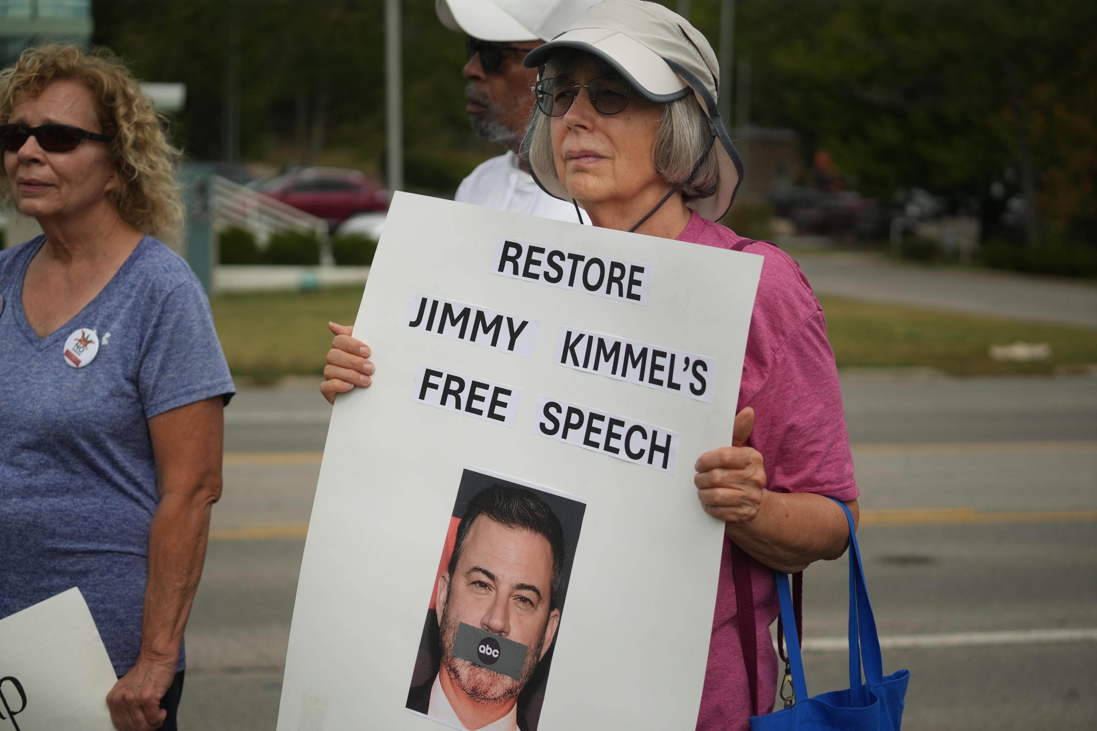 Sinclair to bring Jimmy Kimmel's show back on KDNL ABC 30 in St. Louis ...