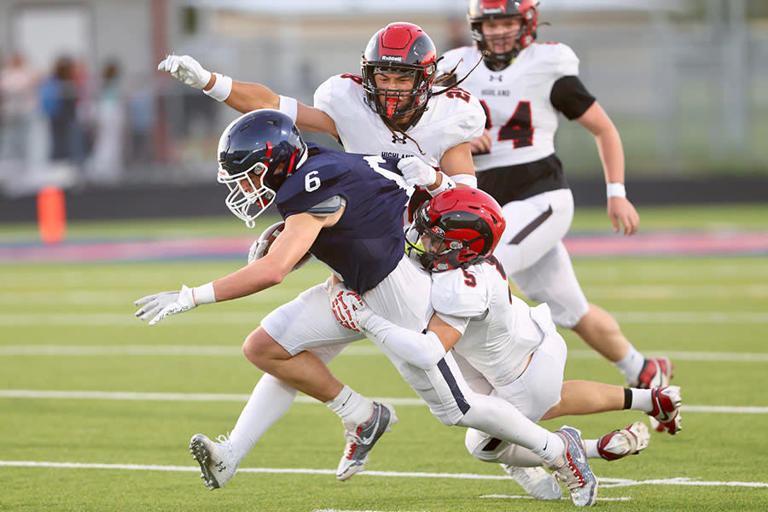Highland overcomes strong Poky start to push ‘Black and Blue Bowl’ win ...