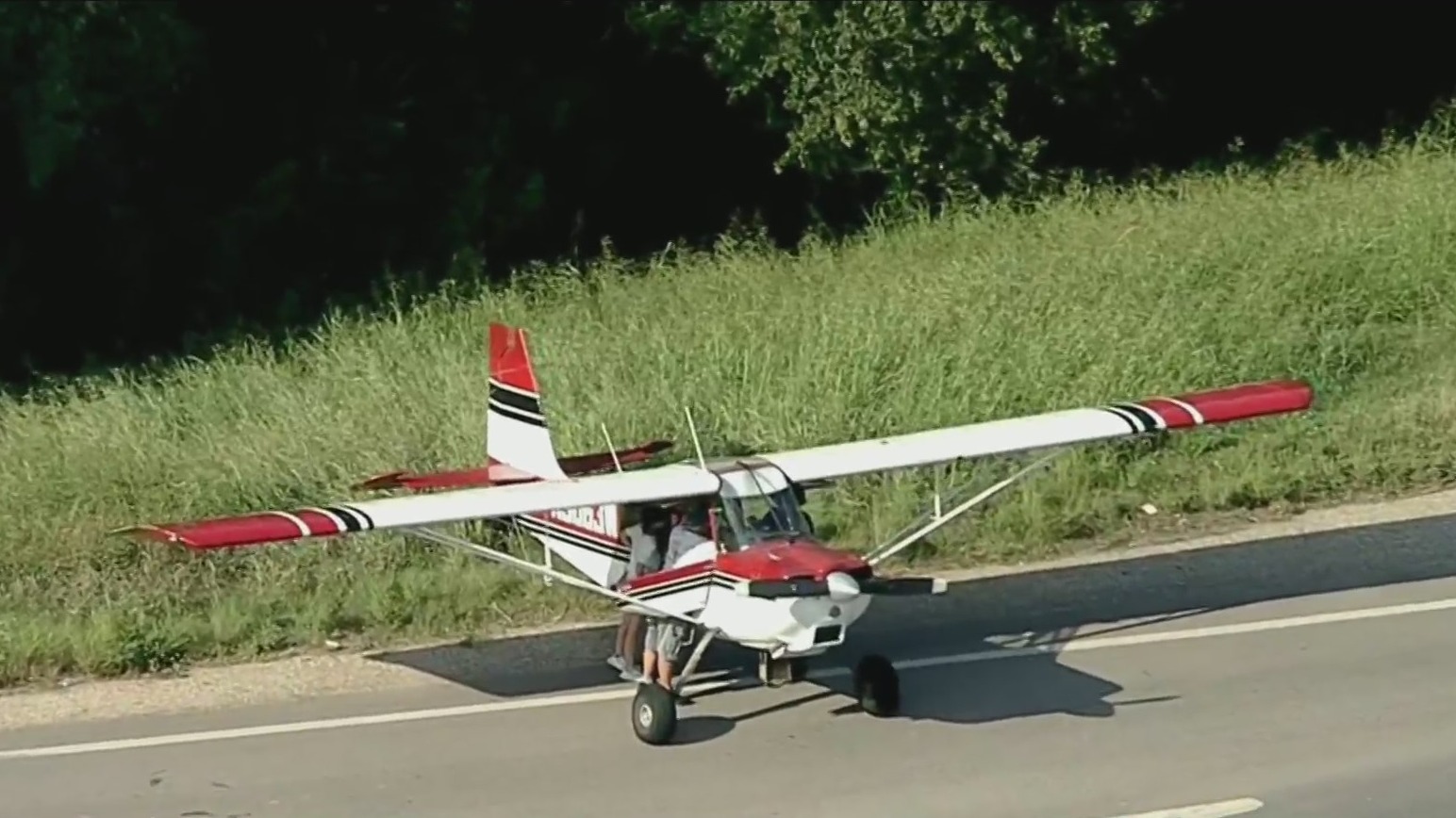 Small plane makes emergency landing in South Dallas