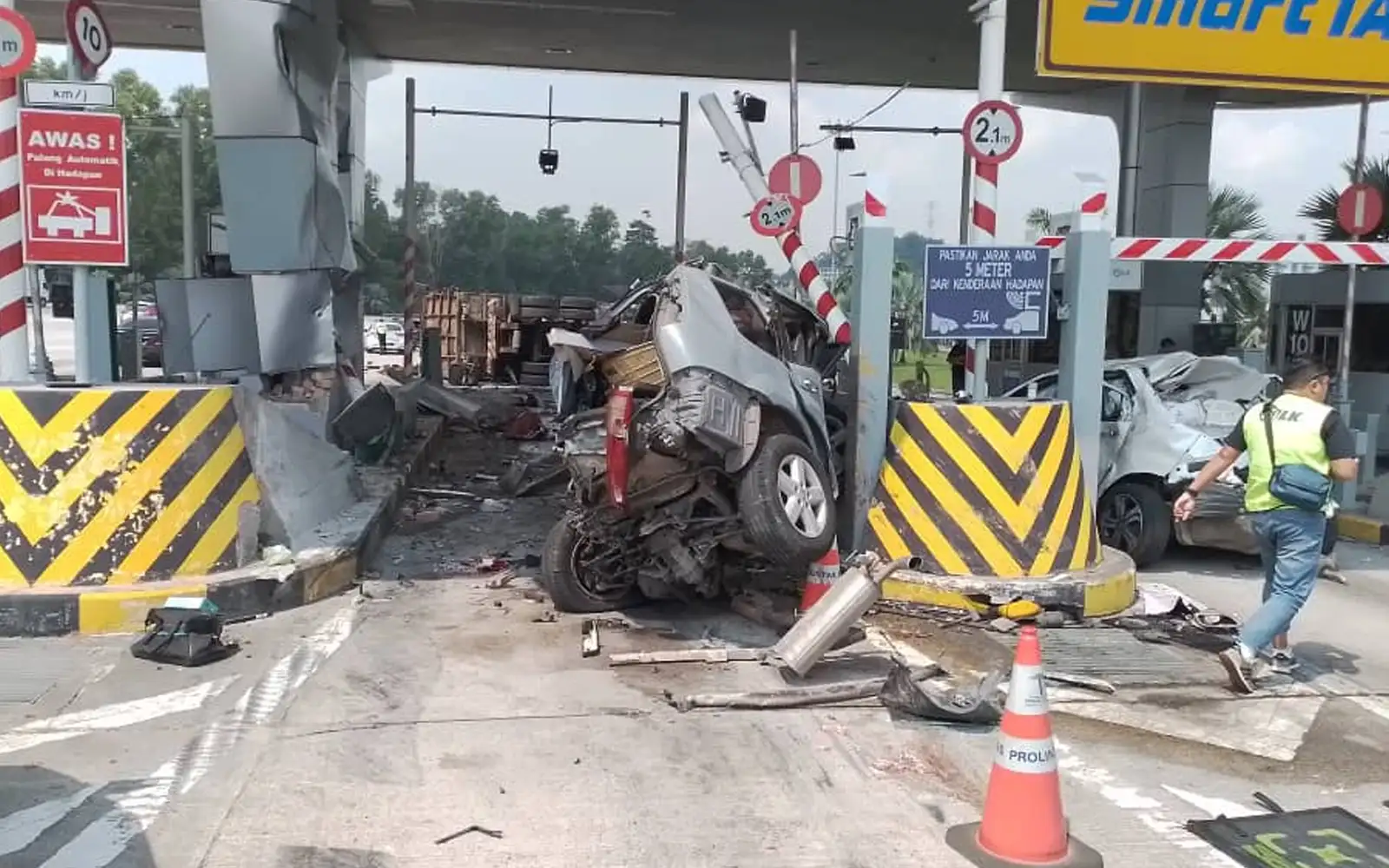 Lorry driver admits jumping out of vehicle before fatal toll crash