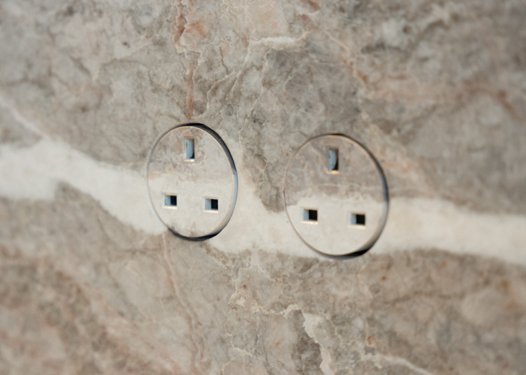To Hide the Sockets in This Kitchen's Backsplash, Its Designer Hired a ...