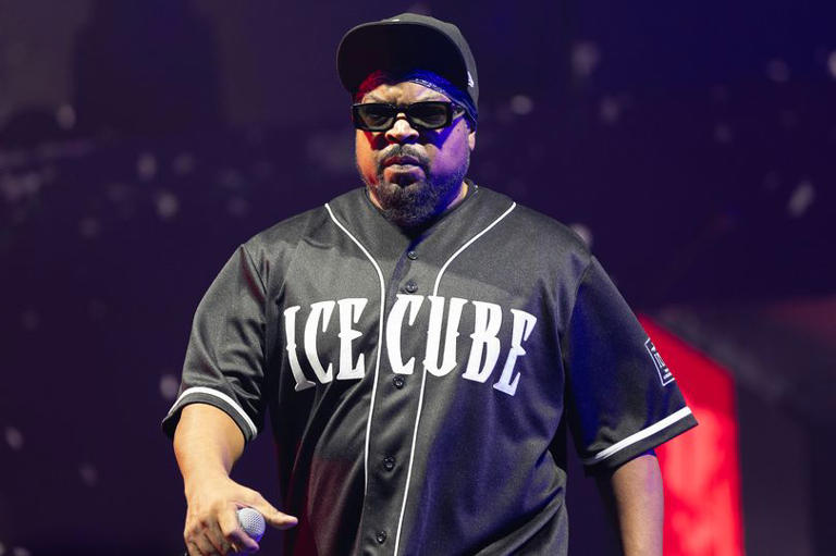 Ice Cube fans speculate tour bus was 'firebombed' after becoming ...
