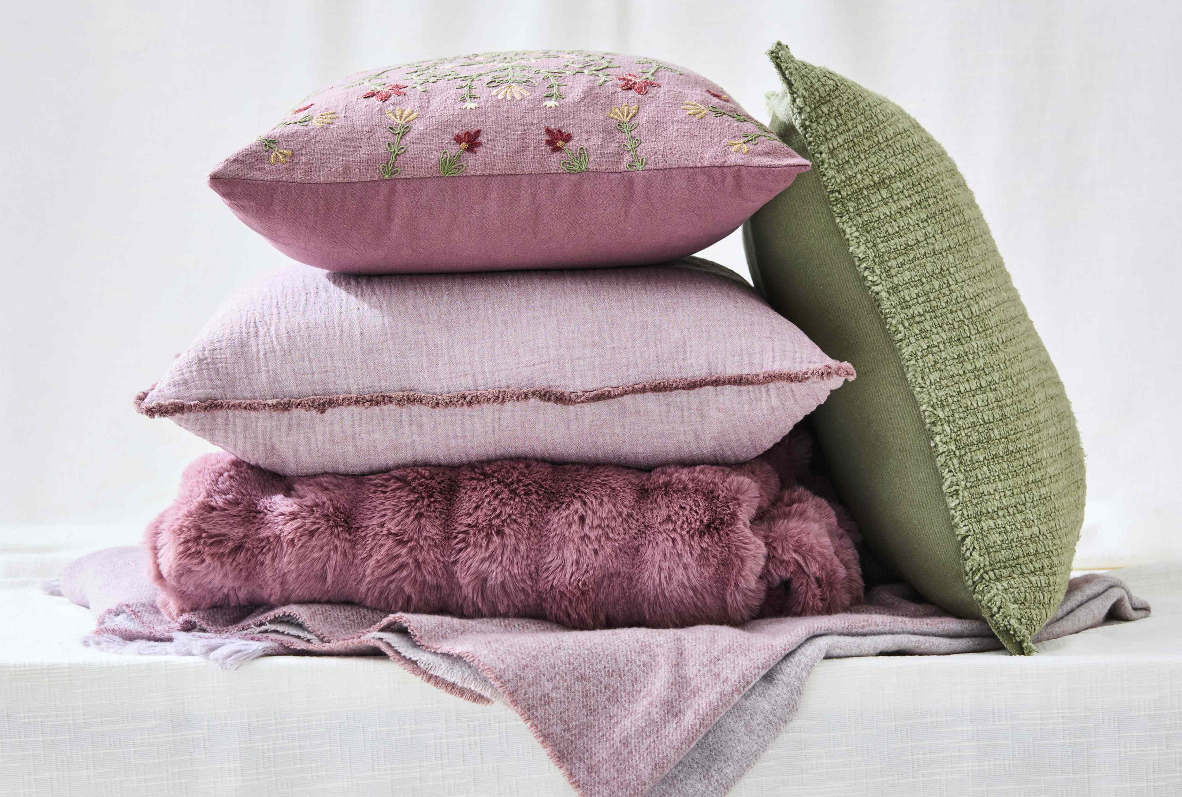 These 6 Violet Accents Put an Elevated Twist on Traditional Fall Decor