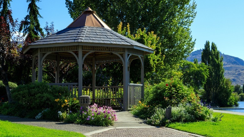 Arbor Vs. Gazebo Vs. Pergola: What's The Difference?