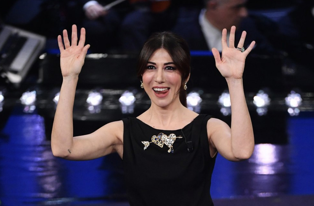 Virginia Raffaele compie 45 anni. Dall'infanzia al luna park al ...