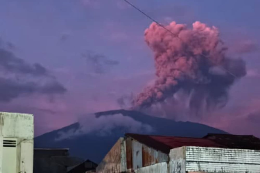 Gunung Marapi Sumbar Erupsi, Ketinggian Abu Capai 1.000 Meter