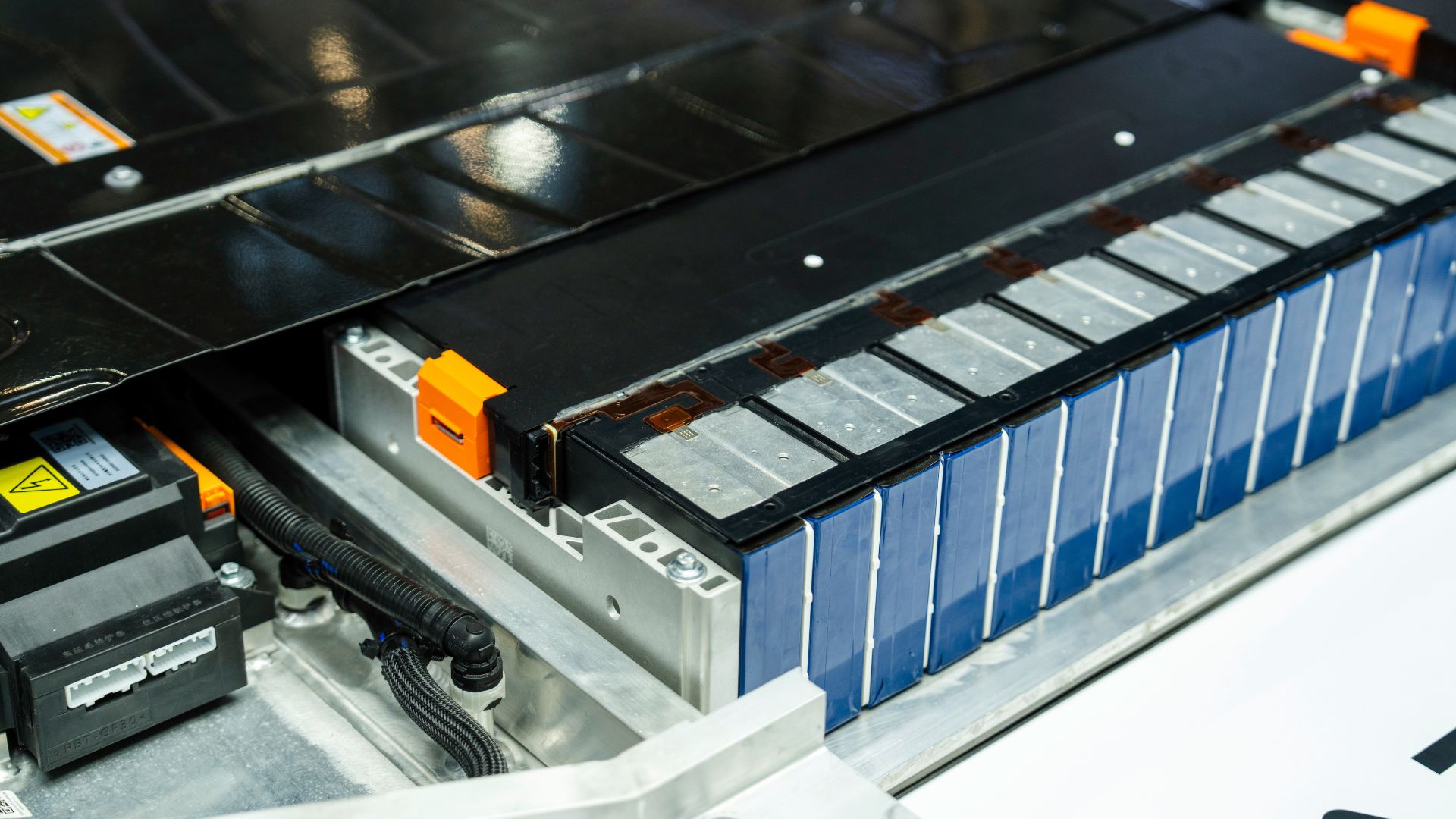 New fluoride electrolyte lets solid-state batteries hit record 5-volt mark