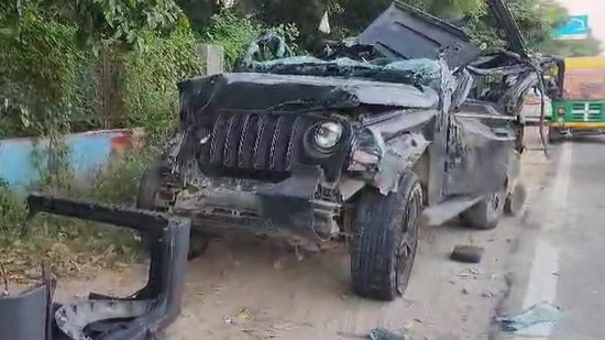 5 killed as speeding Thar crashes into divider on national highway in ...
