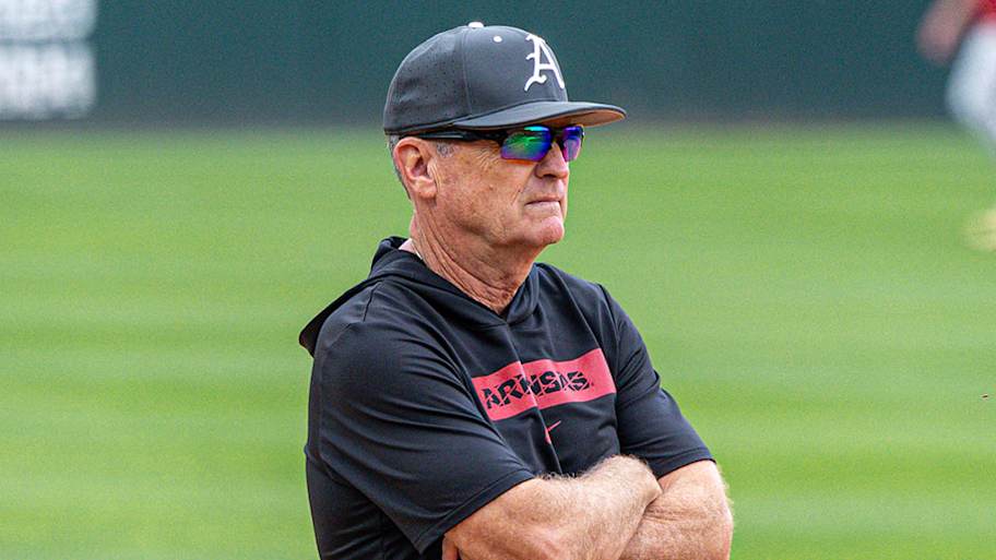 Live updates from Arkansas Fall Classic from Baum-Walker Stadium