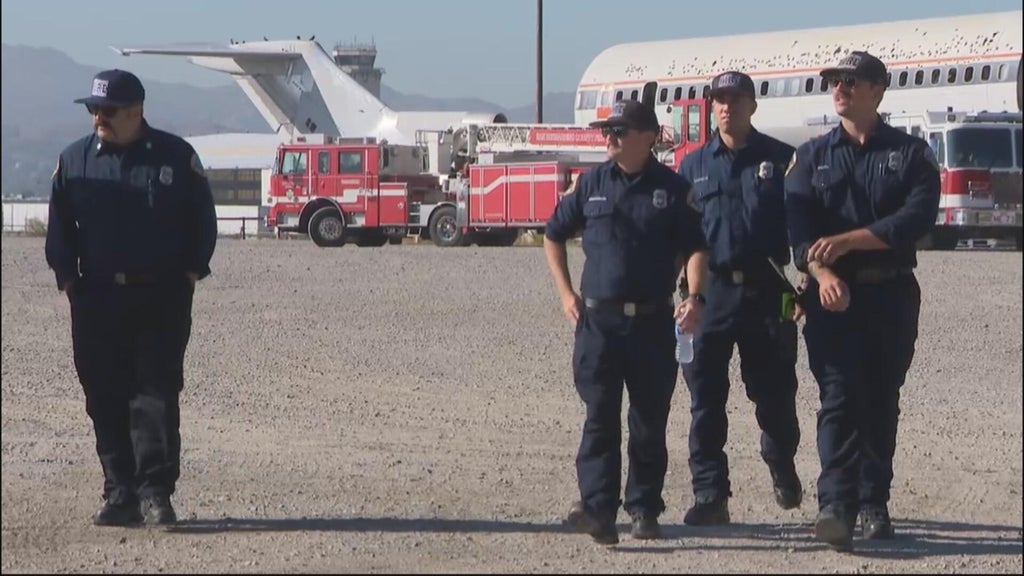 Tesla teaches Southern California first responders how to contain ...