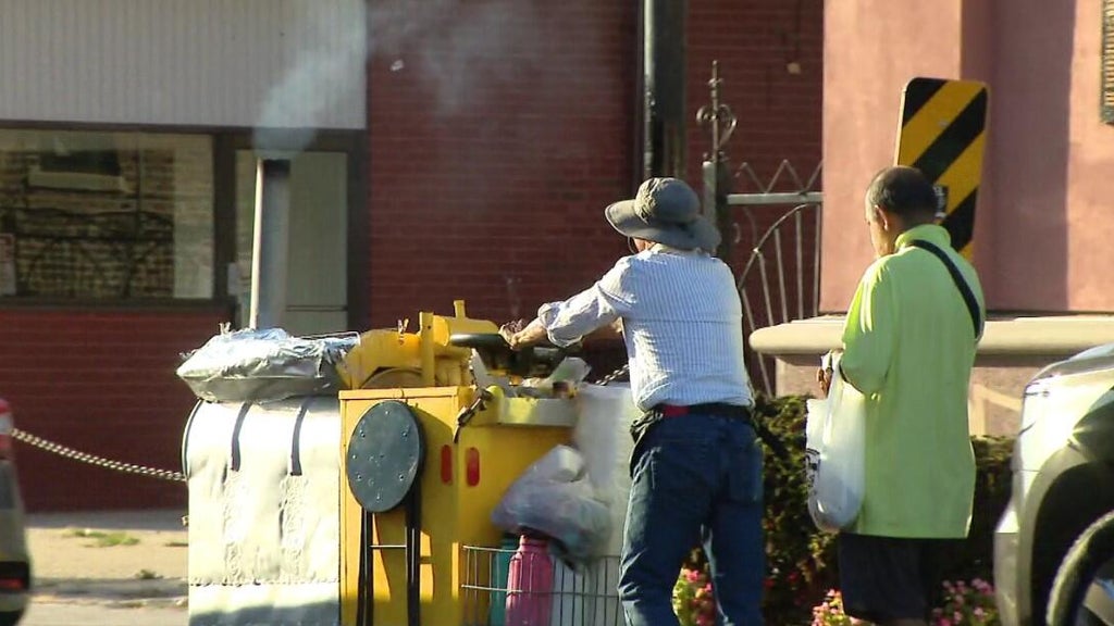 Street vendors in Chicago face growing anxiety after ICE arrests