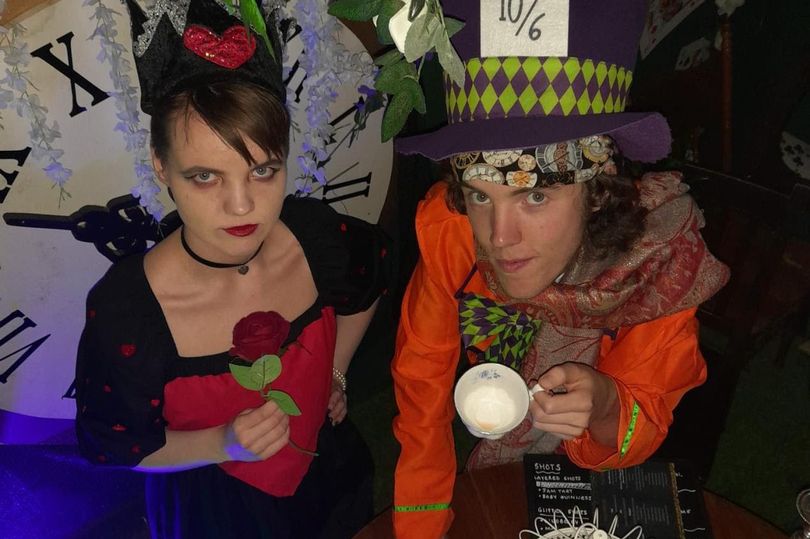 'Immersive' Alice in Wonderland show with cocktails and cakes heads to ...