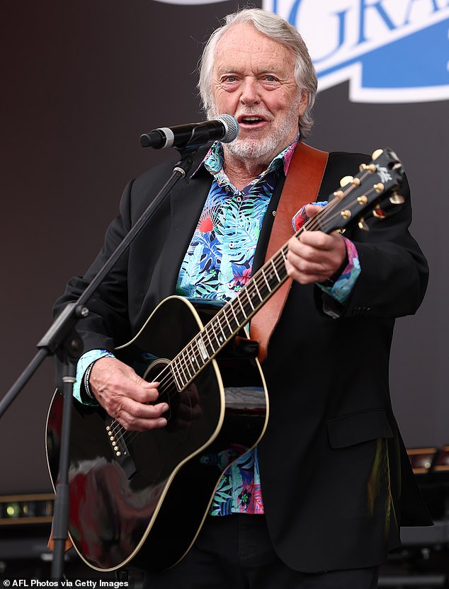 Aussie music legend Mike Brady has a moment to forget when performing ...