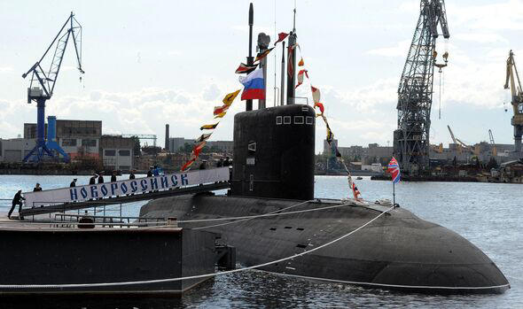 Disaster for Putin's navy as lead submarine in 'serious' difficulties ...