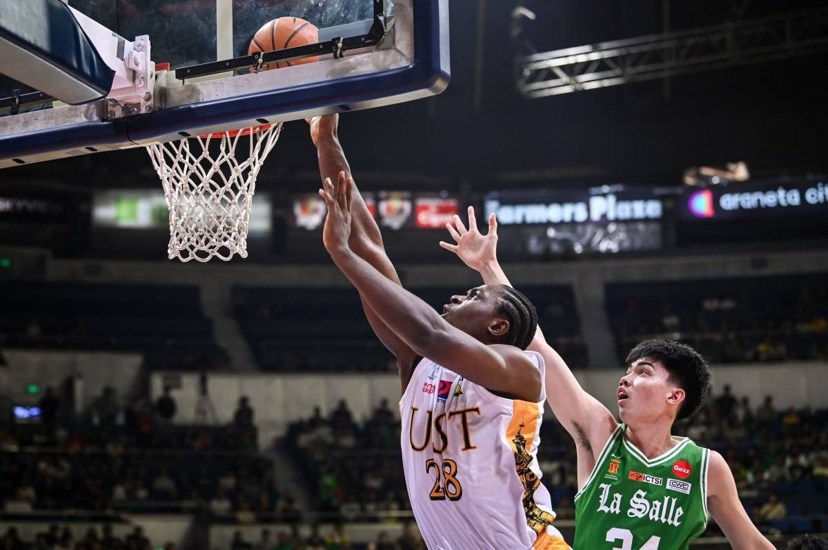 Akowe dominates anew as UST ends 16-game skid vs La Salle