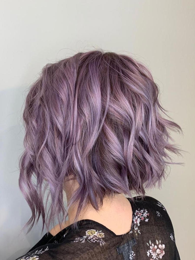 30 warna rambut yang bagus untuk wanita rambut pendek