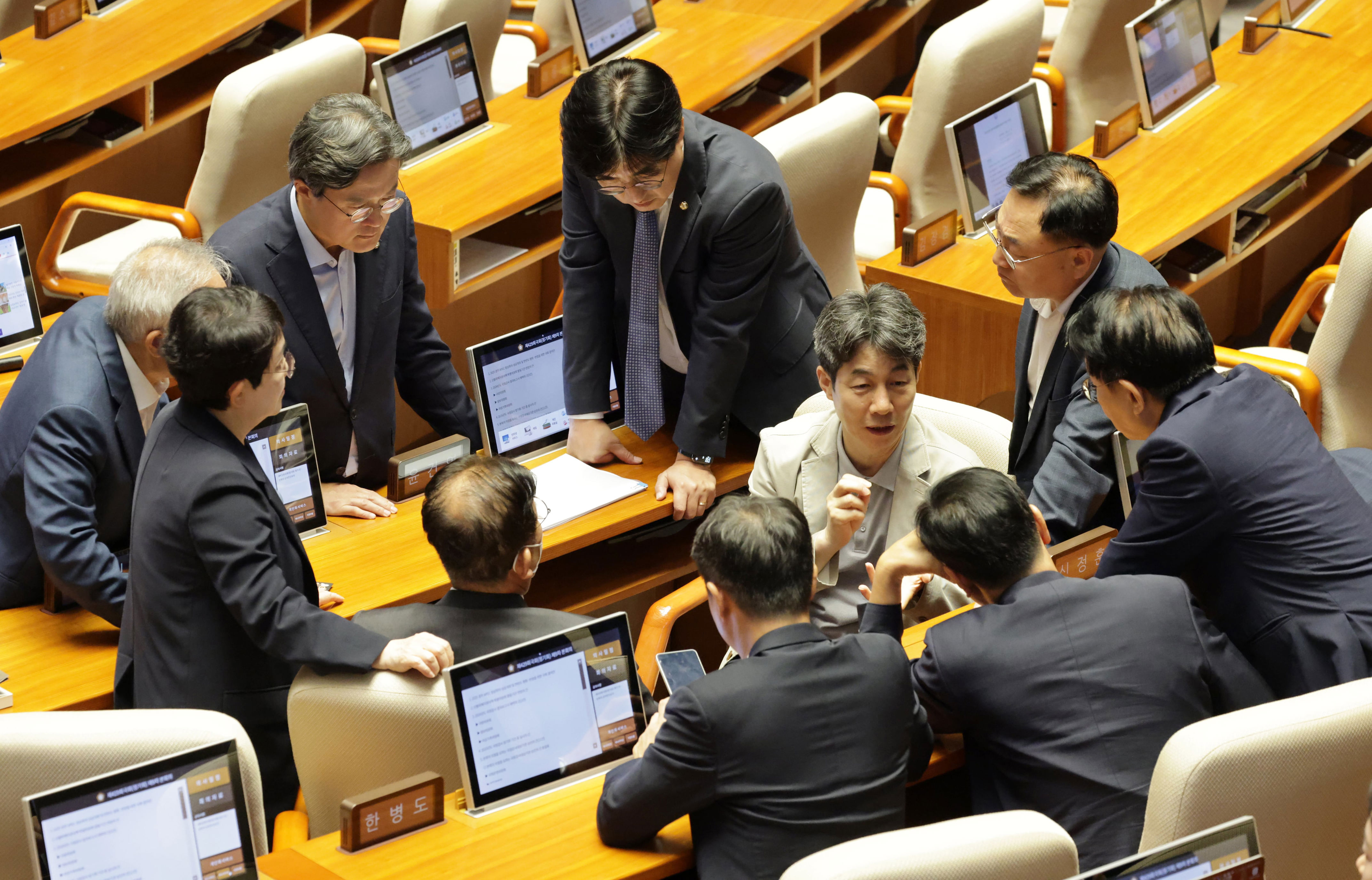 Democratic Party Leader Urges Filibuster Halt Over Fire