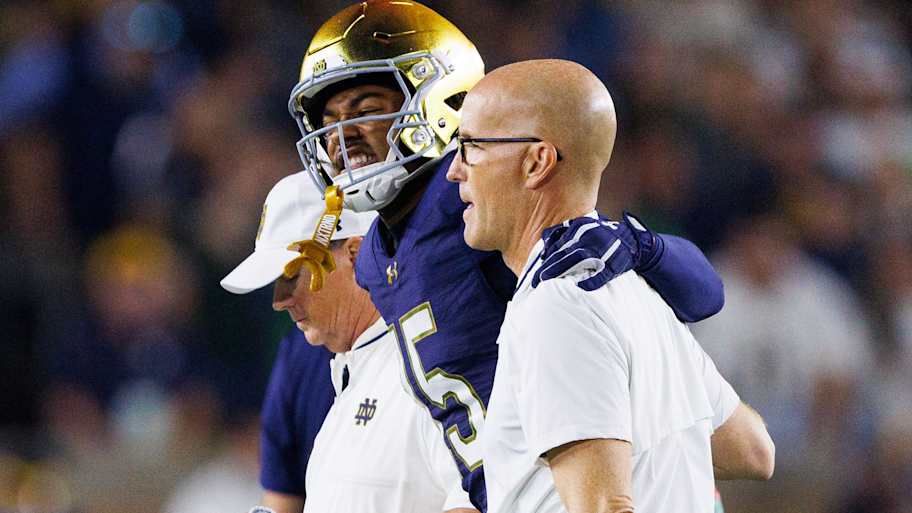 Is Leonard Moore playing against Arkansas today? Latest Notre Dame ...