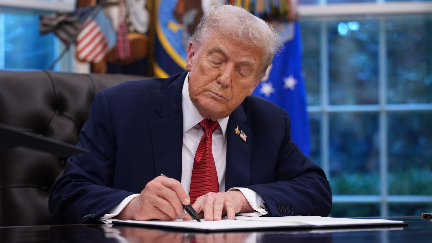 US consumer confidence declines to lowest level in 12 years