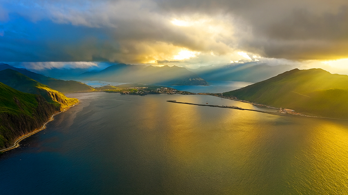 Isla Unalaska, Alaska: Vistas costeras de las Aleutianas en 4K