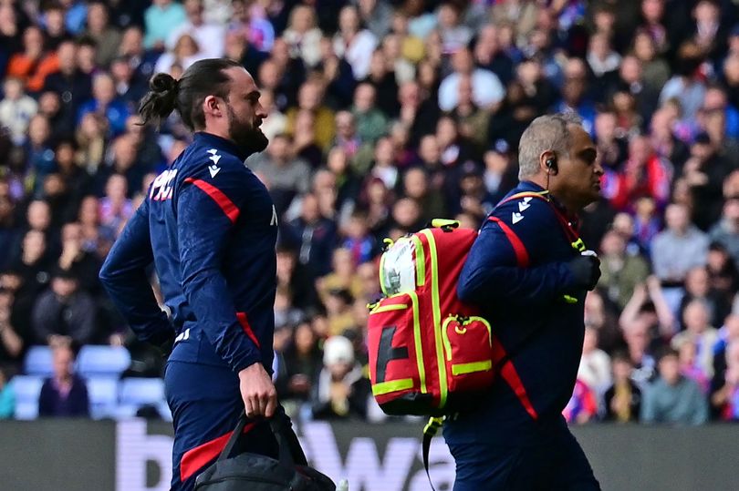 Crystal Palace vs Liverpool stopped by referee due to medical emergency